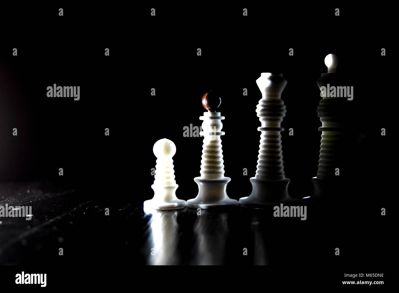 Chess figures hi-res stock photography and images - Alamy