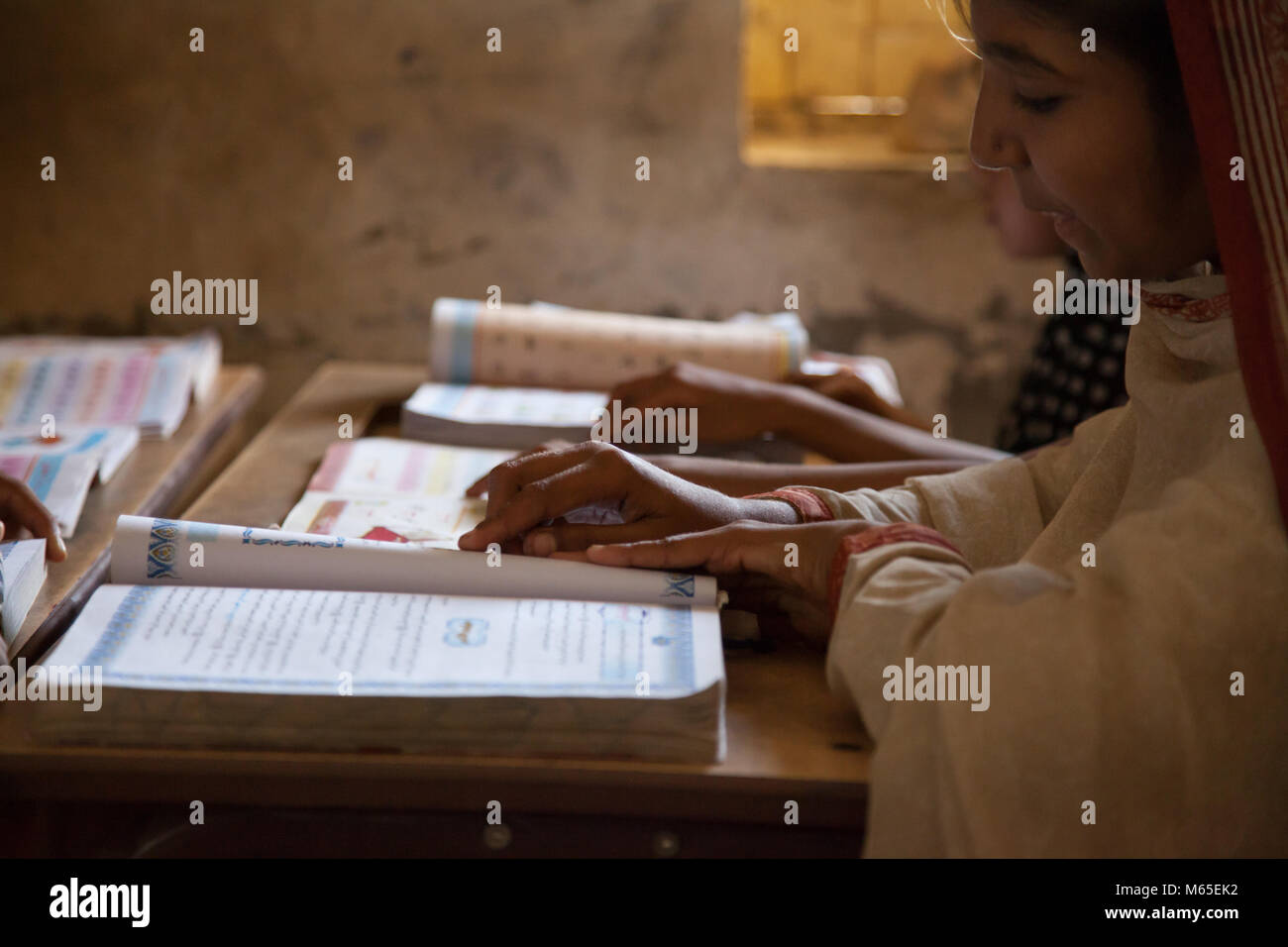 Pakistan school girl hi-res stock photography and images - Alamy