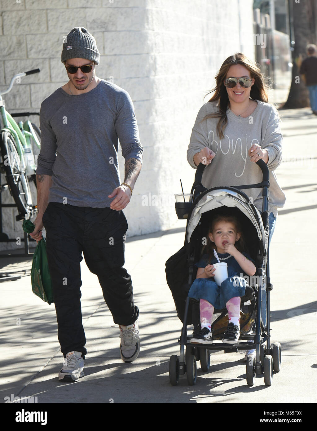 Pregnant Haylie Duff goes to the Farmers Market in Studio City with her ...