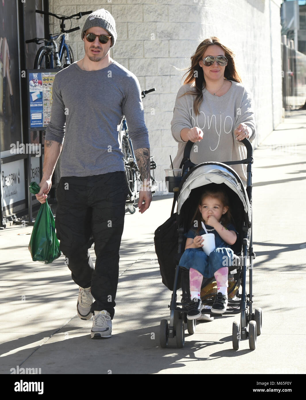 Pregnant Haylie Duff goes to the Farmers Market in Studio City with her ...