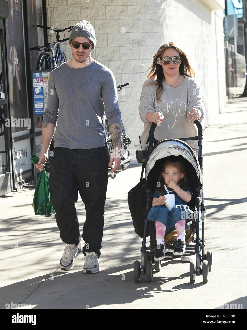 Pregnant Haylie Duff goes to the Farmers Market in Studio City with her ...