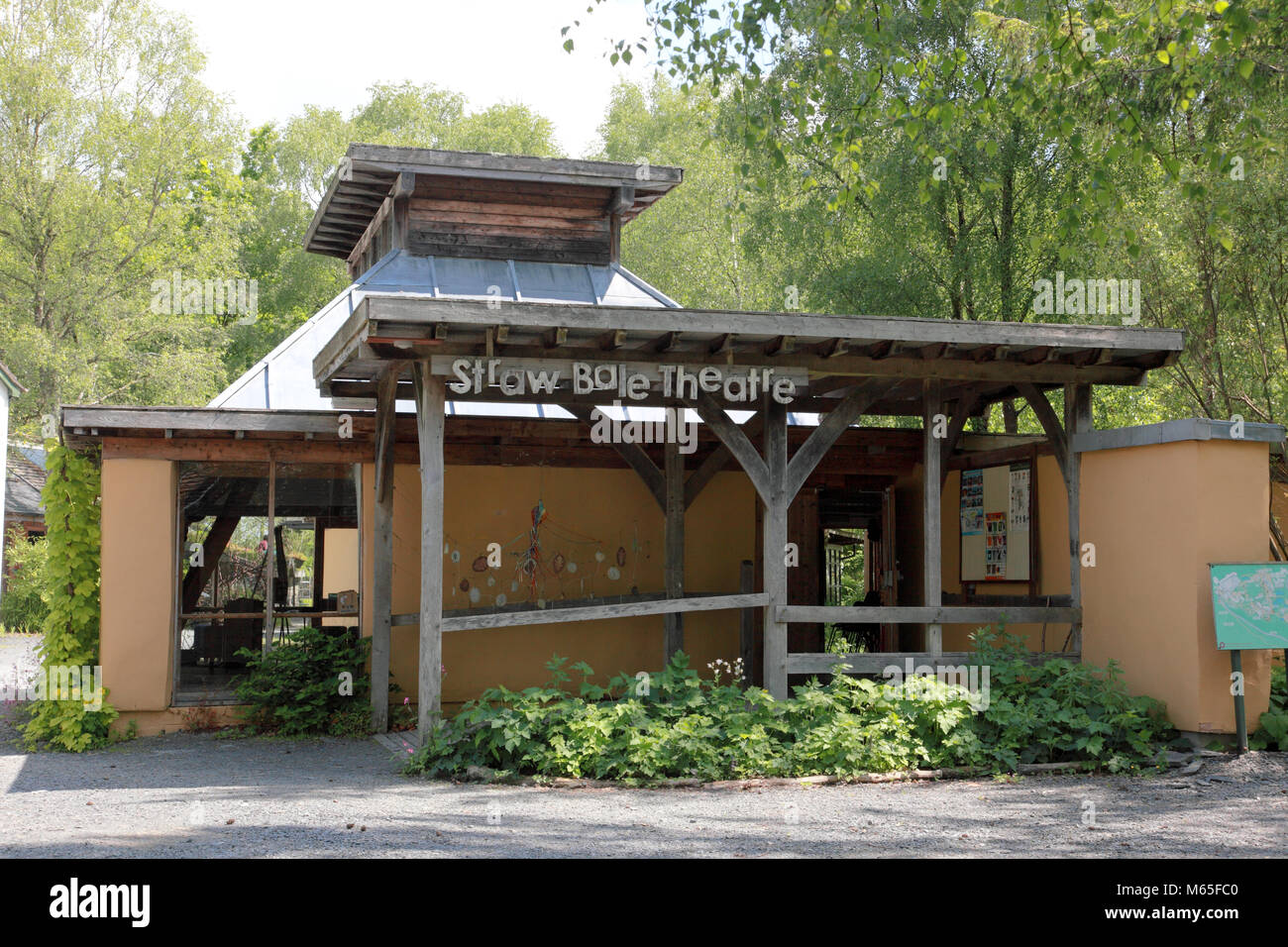 The Straw Bale Theatre at the Centre for Alternative Technology ...