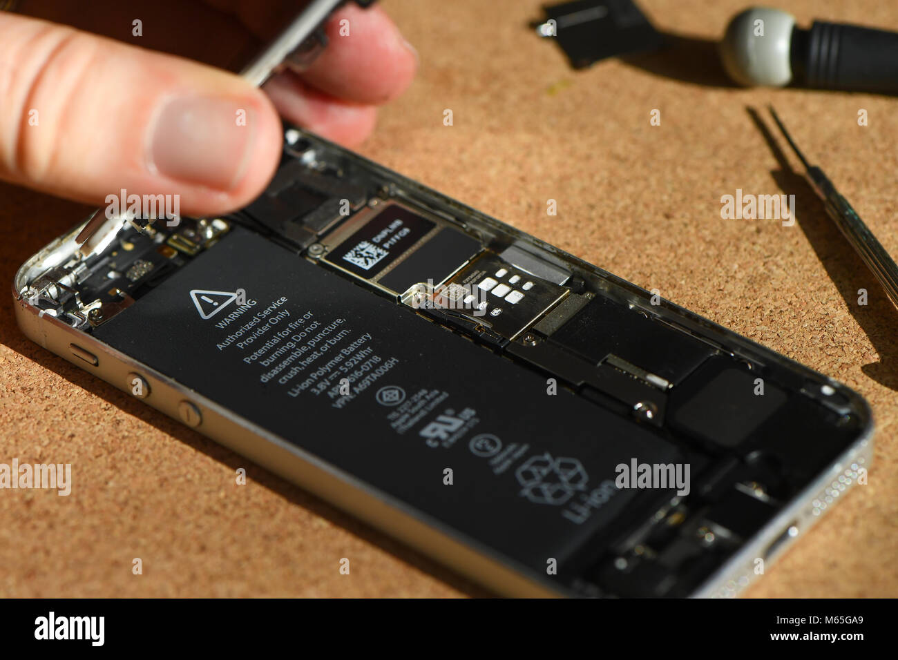 Iphone battery screen hi-res stock photography and images - Alamy