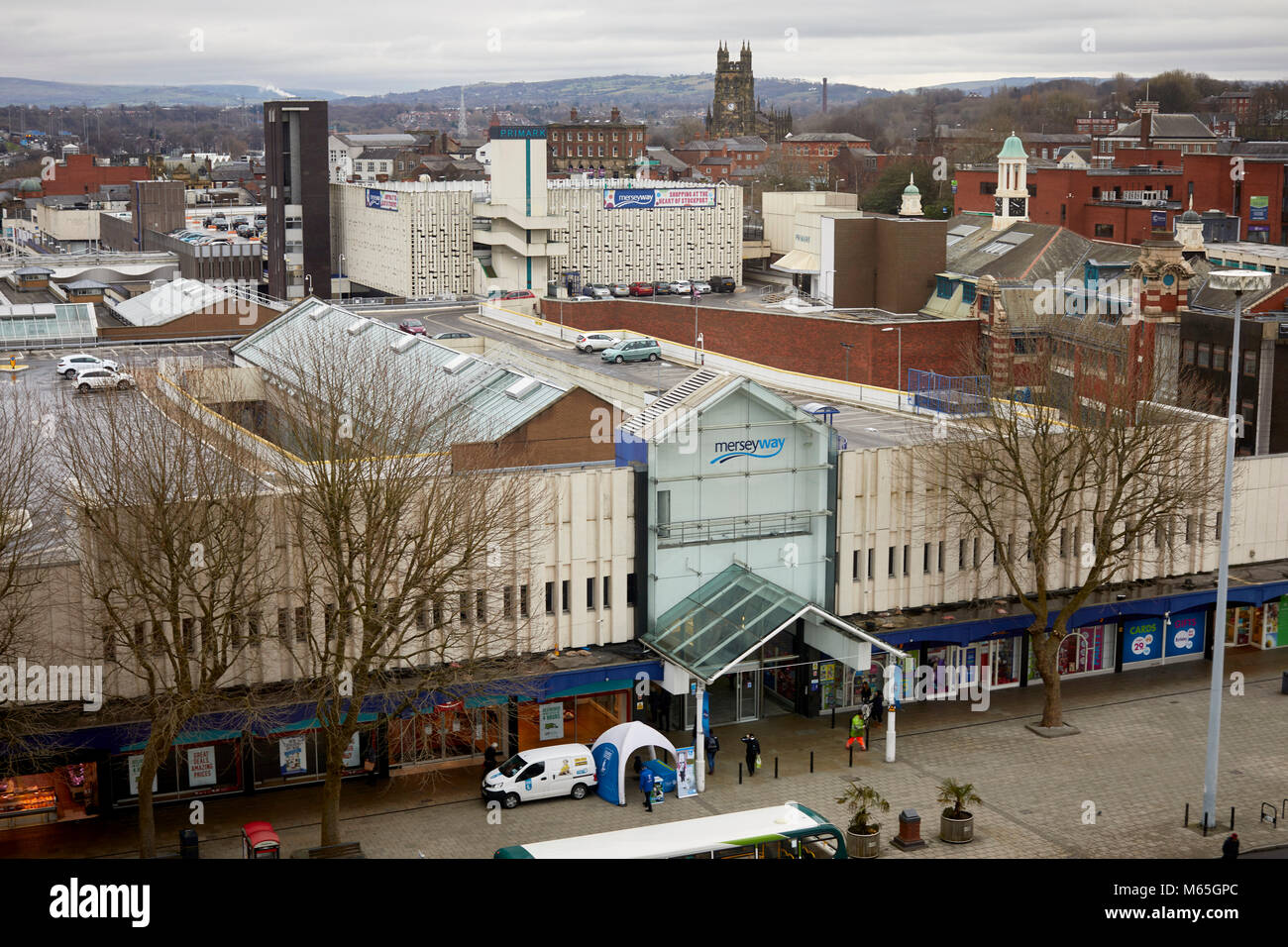 Merseyway shopping centre, stockport hi-res stock photography and ...