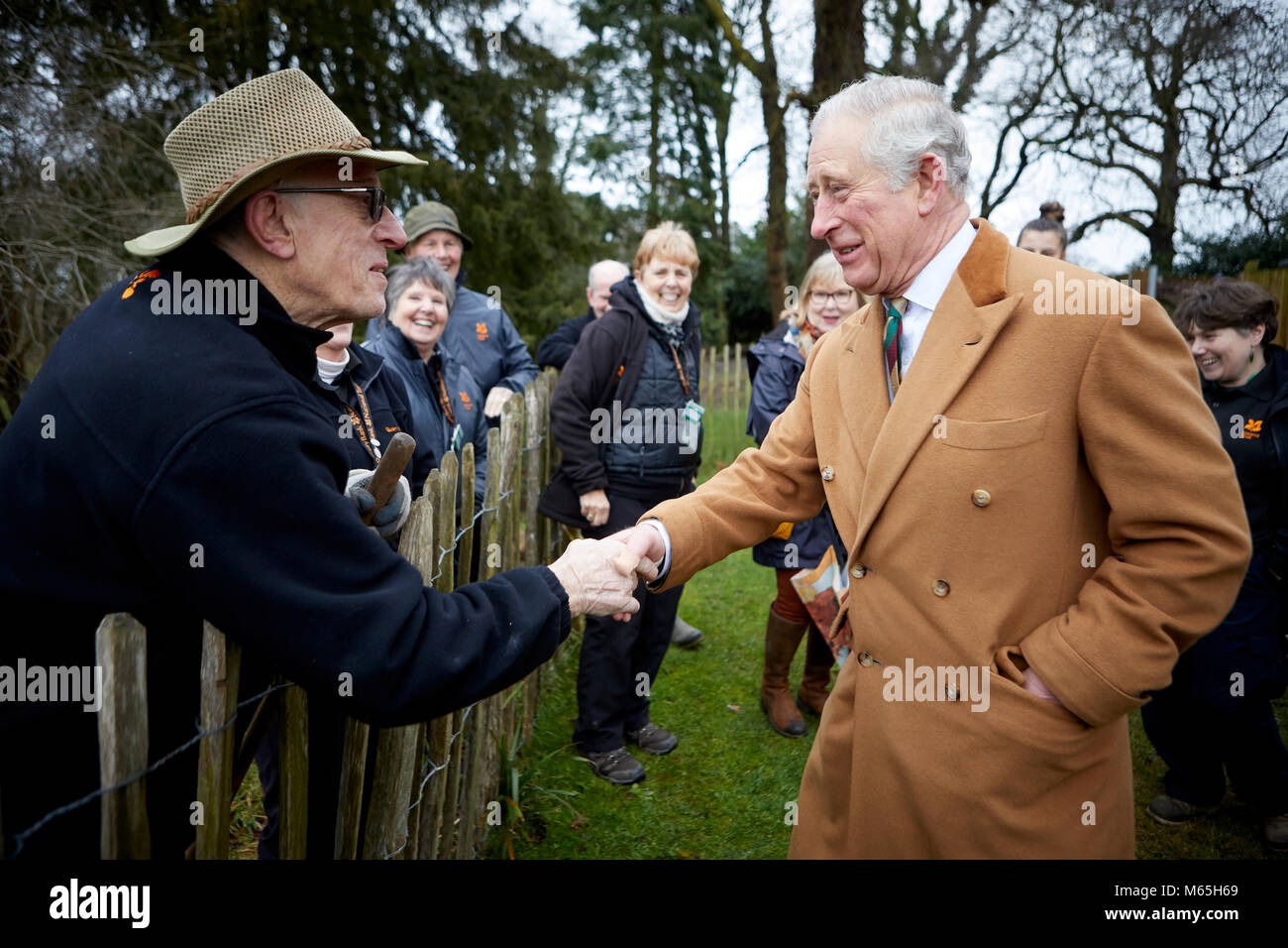 King charles hand shake hi-res stock photography and images - Alamy
