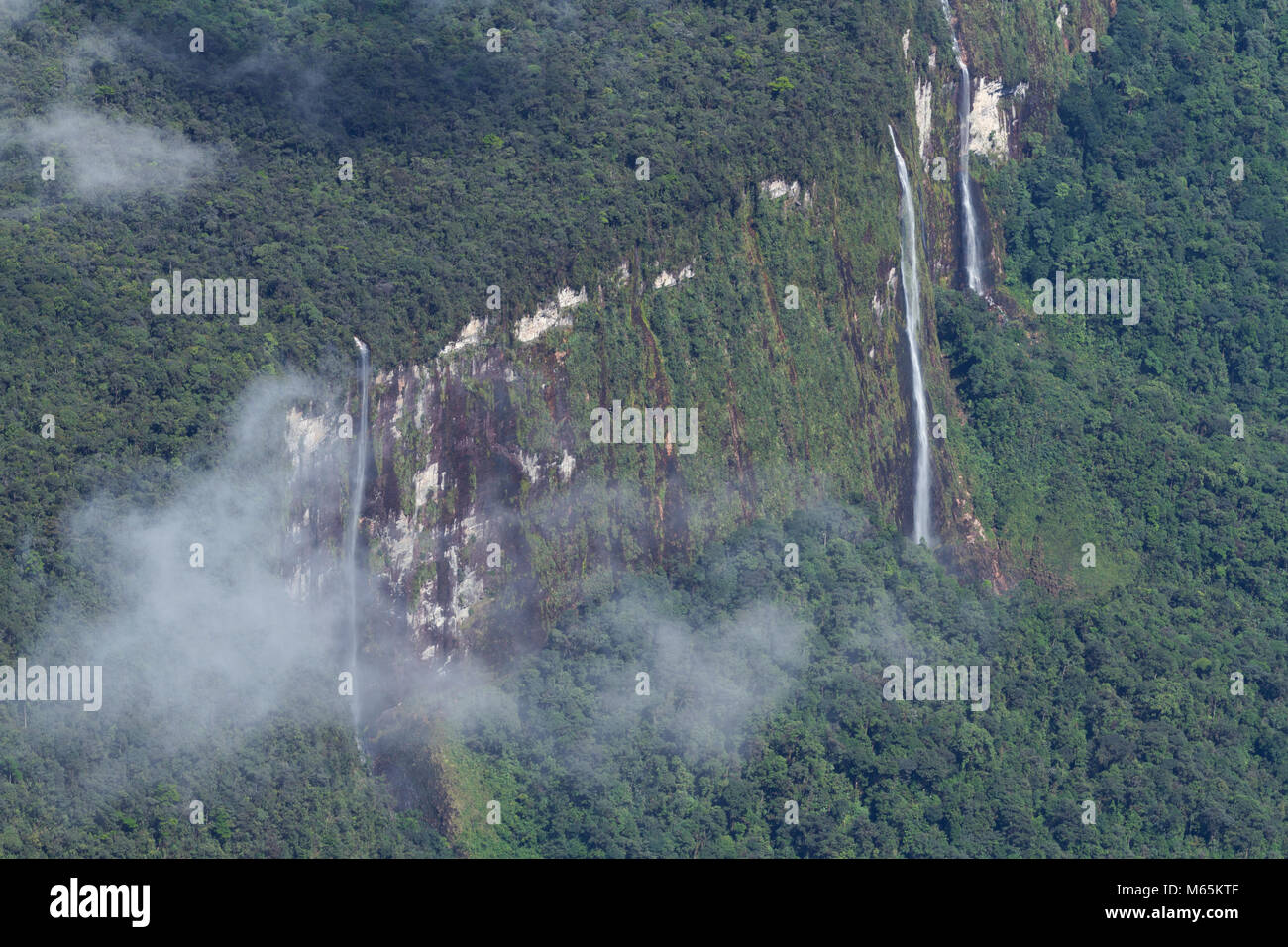 Waterfalls, Kukenan Tepui, Canaima National Park Stock Photo - Alamy