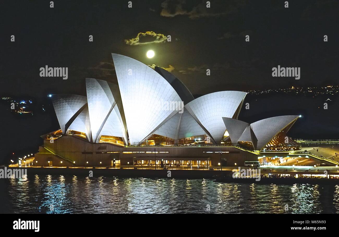 Moon lit scene hi-res stock photography and images - Alamy