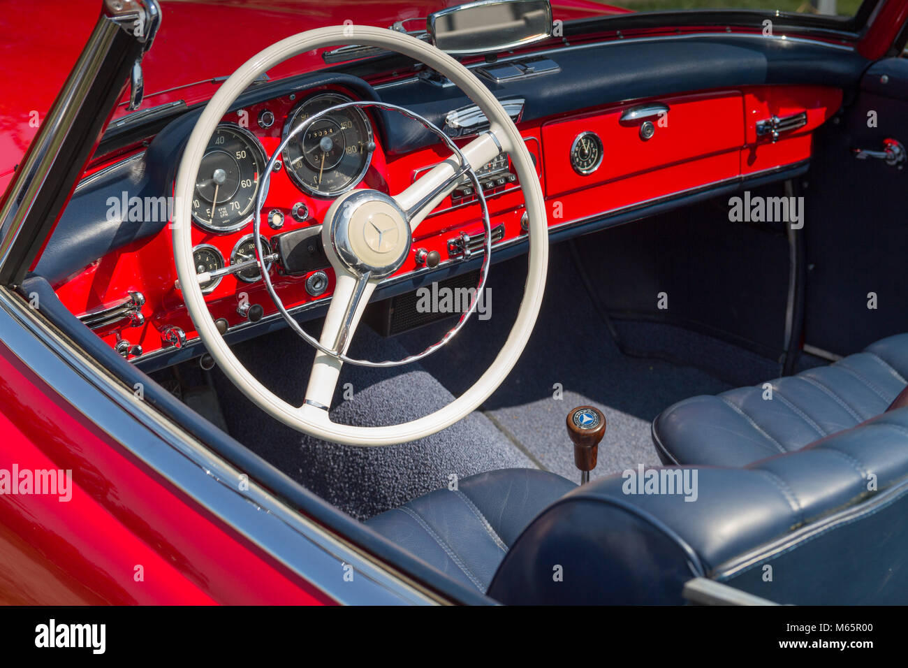 Classic mercedes convertible hi-res stock photography and images - Alamy