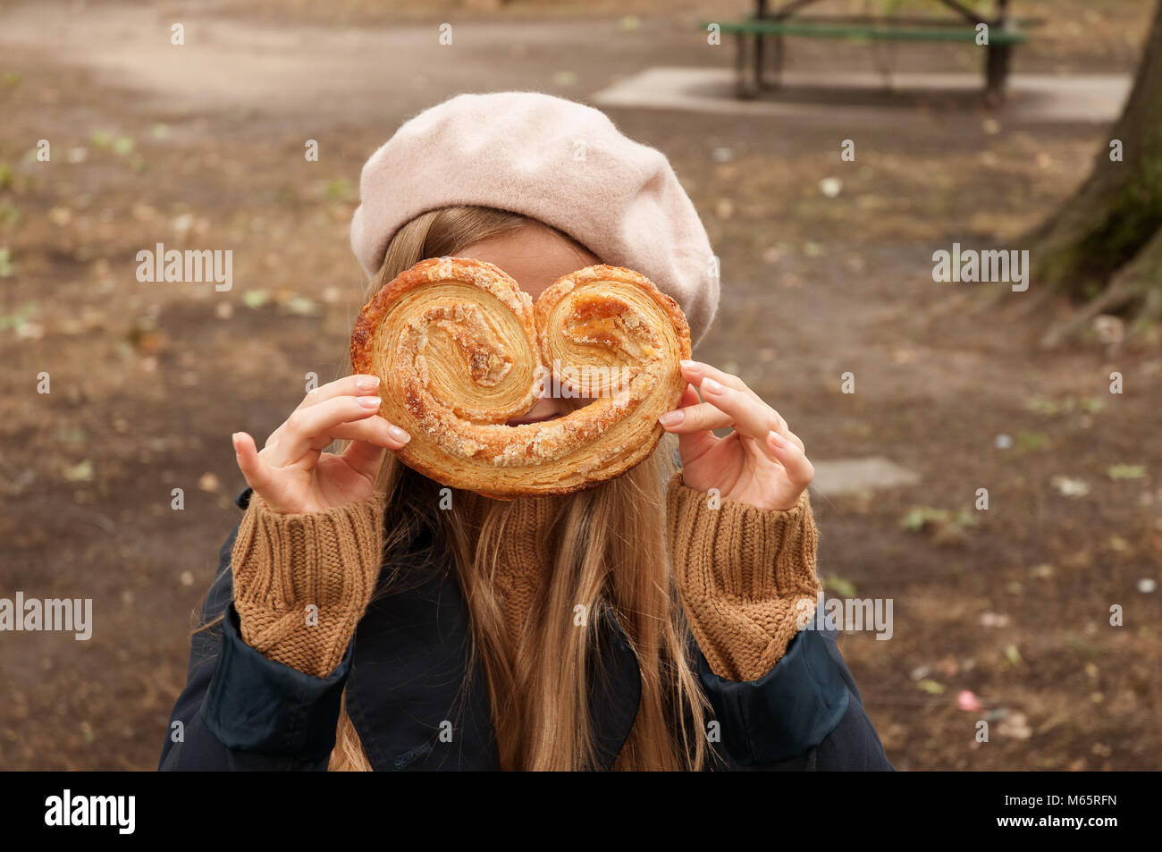 Lady holding biscuits hi-res stock photography and images - Alamy