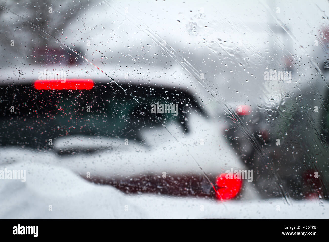 Red traffic light in fog hi-res stock photography and images - Alamy