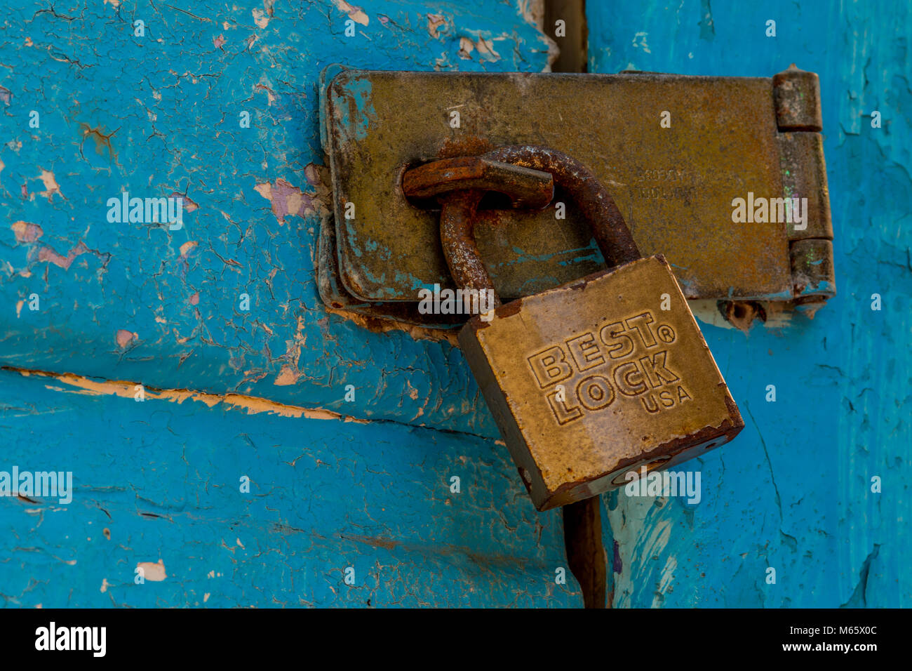 Lock & door Stock Photo - Alamy