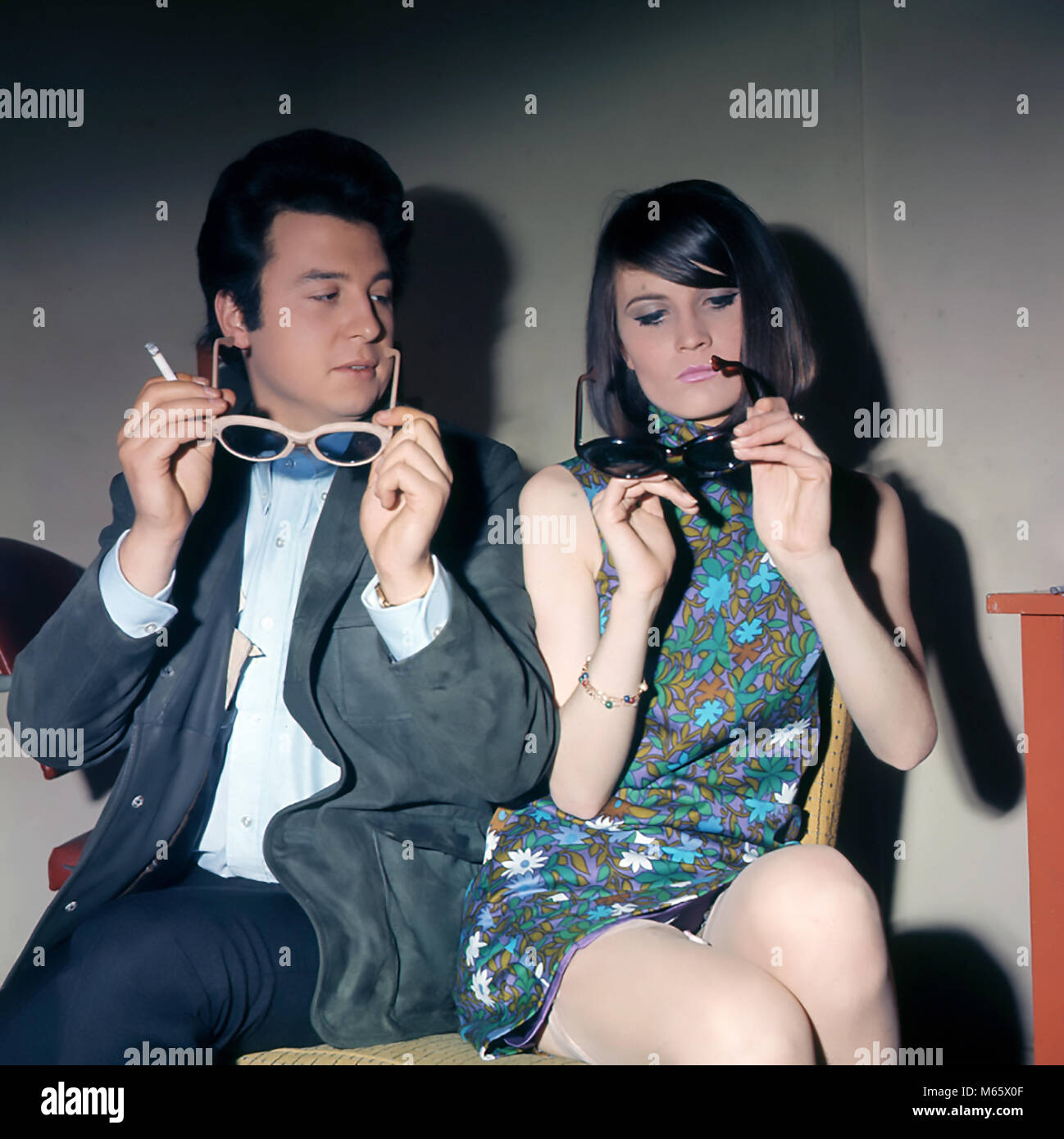 SANDIE SHAW UK pop singer with singer/song writer Chris Andrews in ...