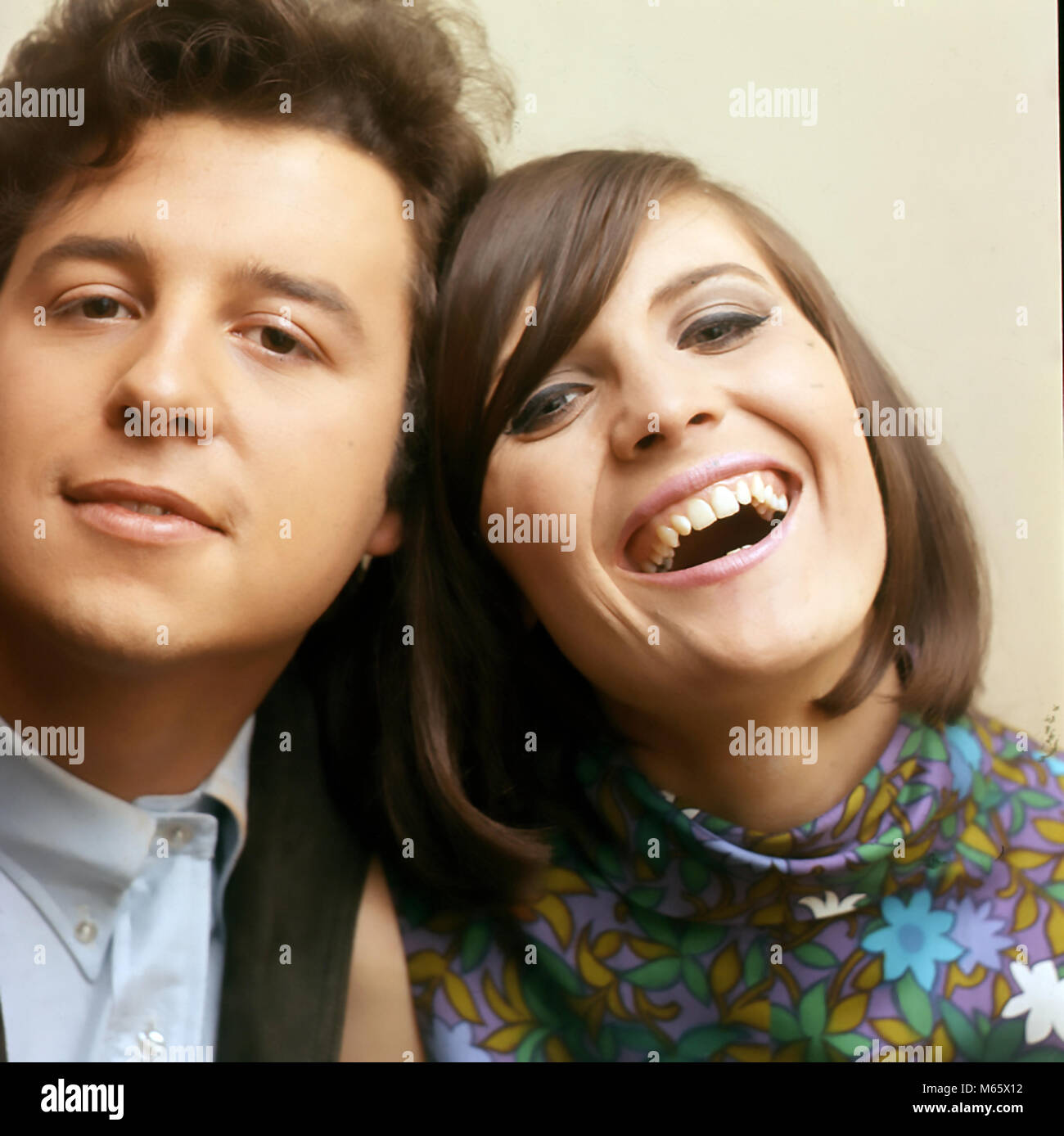 SANDIE SHAW UK pop singer with singer/song writer Chris Andrews in ...