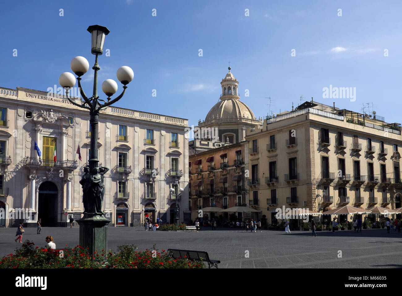Piazza dell'Università, Catania, Sicily Stock Photo - Alamy