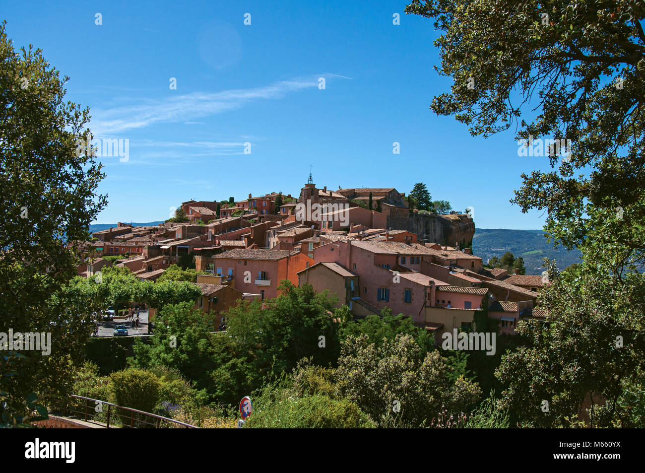 Panoramic view of the village of Roussillon and surrounding woods ...