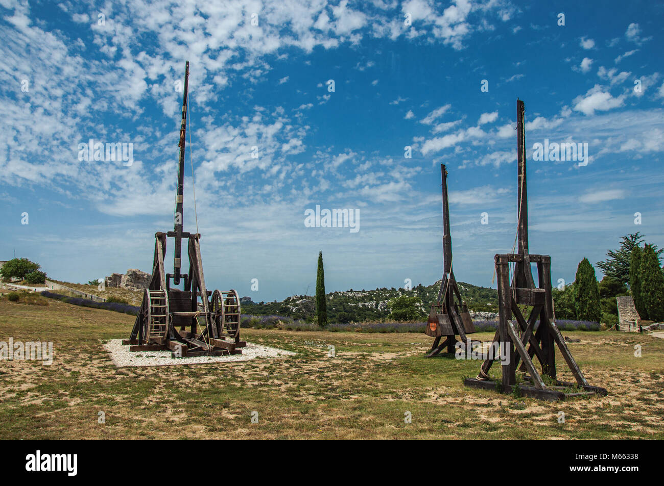 View of catapults under sunny blue sky, in the castle of Baux-de ...