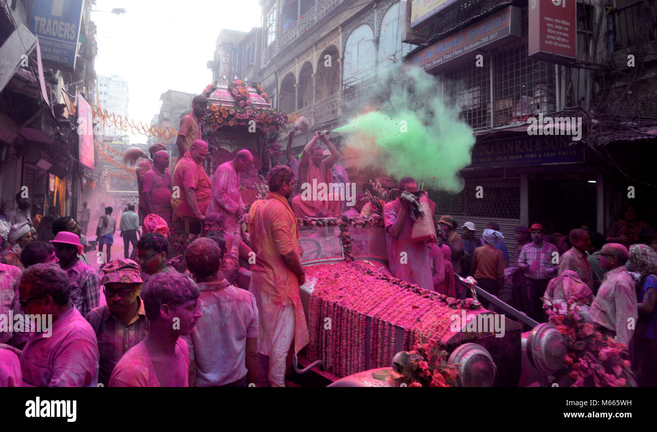 Kolkata, India. 28th Feb, 2018. Hindu devotees rally Radha Krishna idol ...