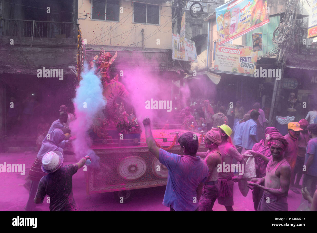 Kolkata, India. 28th Feb, 2018. Hindu devotees rally Radha Krishna idol ...