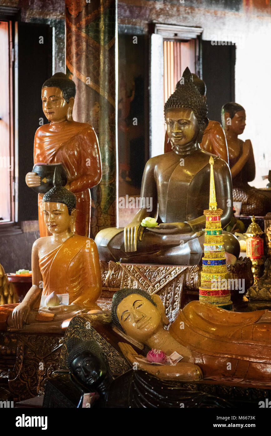 Buddha statues, Wat Phnom temple, Phnom Penh, Cambodia Asia Stock Photo ...