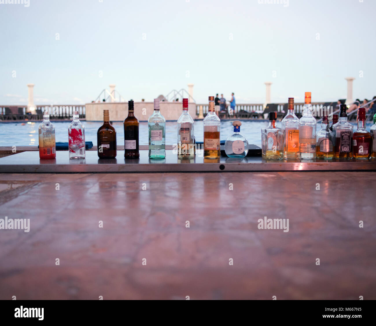 Top shelf liquor hi-res stock photography and images - Alamy