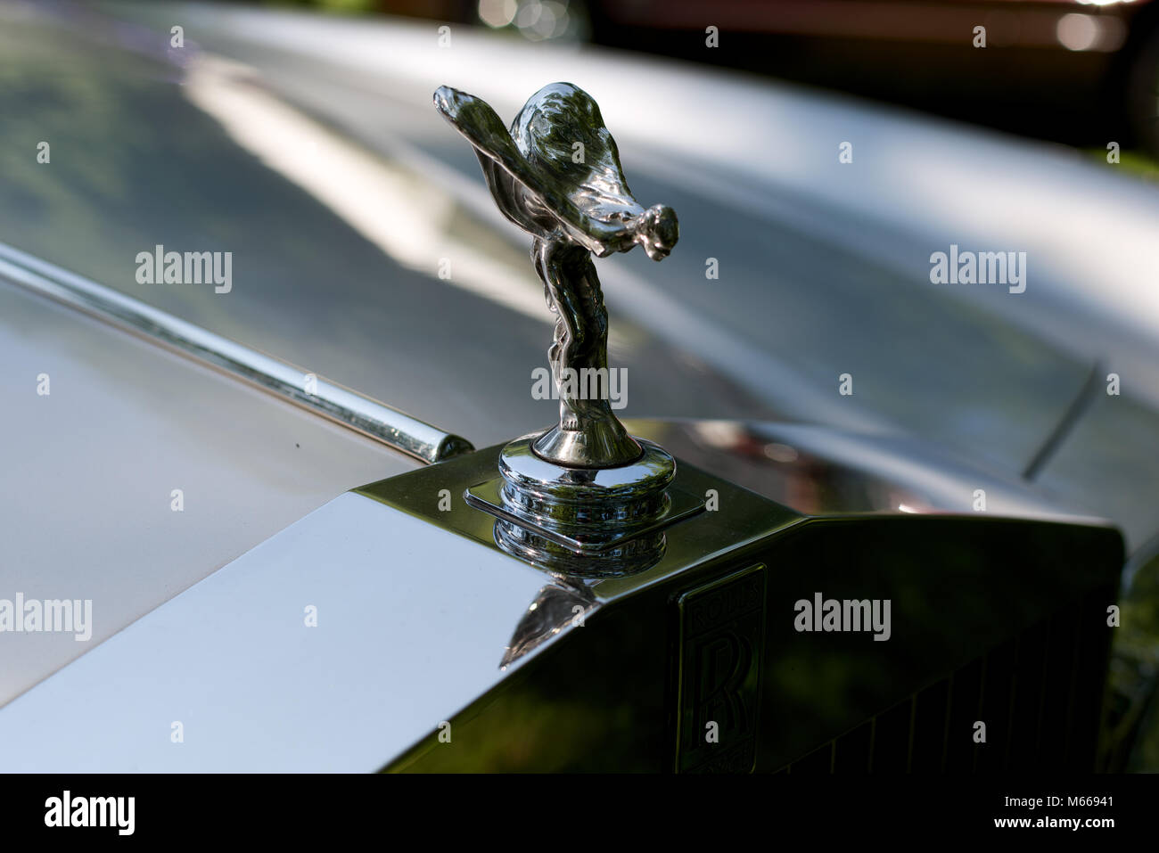 Flying lady emblem hi-res stock photography and images - Alamy