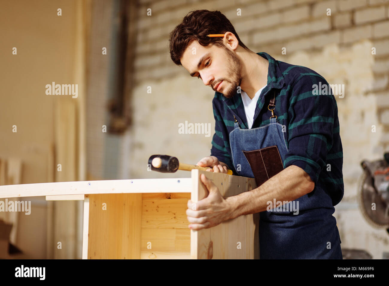 Carpenters nail hi-res stock photography and images - Alamy