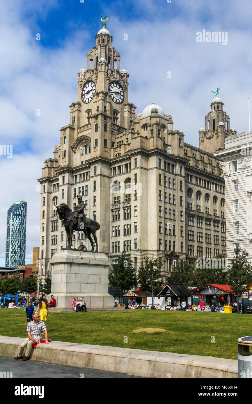 Statue king edward vii liver building hi-res stock photography and ...