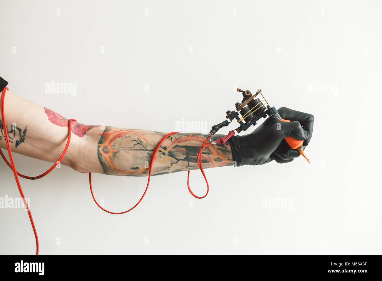 Man holding tattoo machine hi-res stock photography and images - Alamy