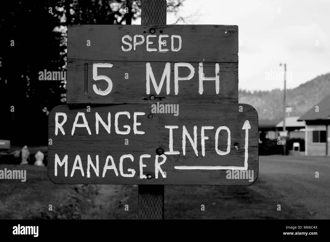 speed-5-mph-sign-stock-photo-alamy