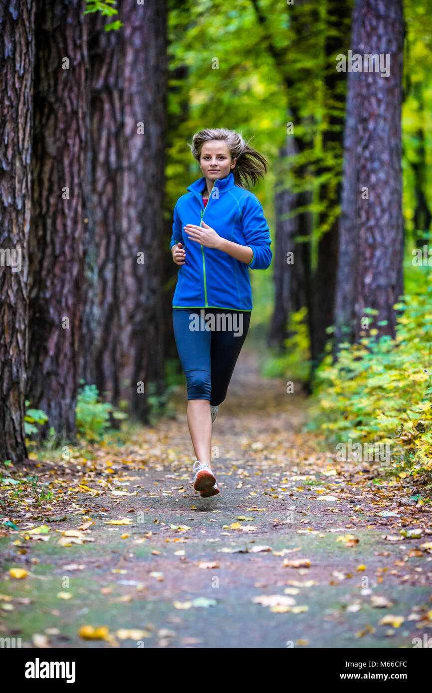 Teenagers running training hi-res stock photography and images - Alamy