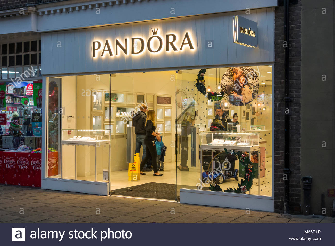 Huntingdon High Street High Resolution Stock Photography and Images - Alamy