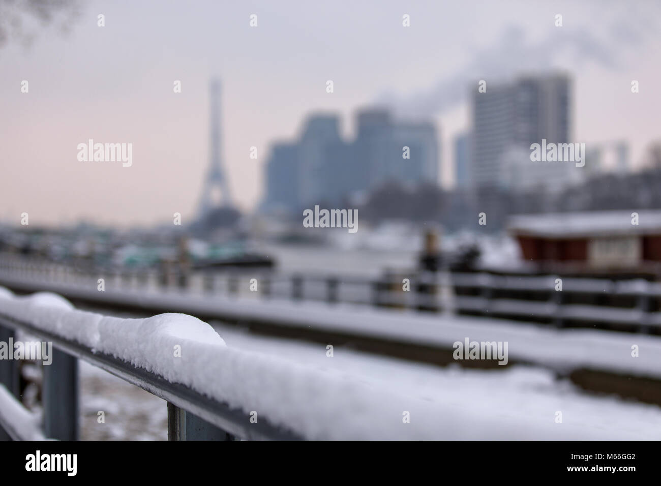 Paris winter snow river hi-res stock photography and images - Alamy