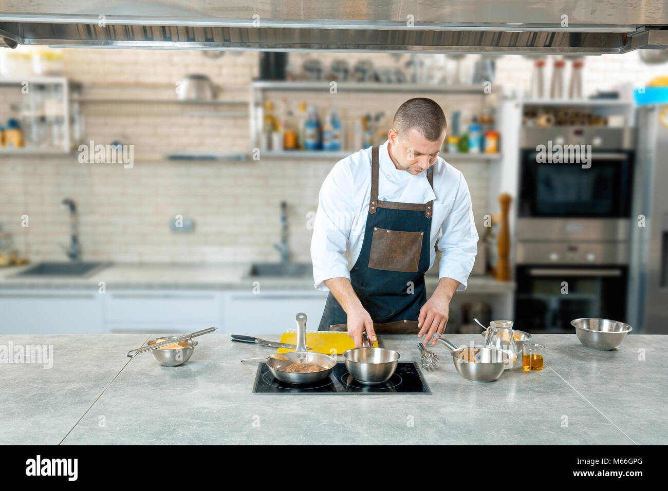 Focused chef hi-res stock photography and images - Alamy