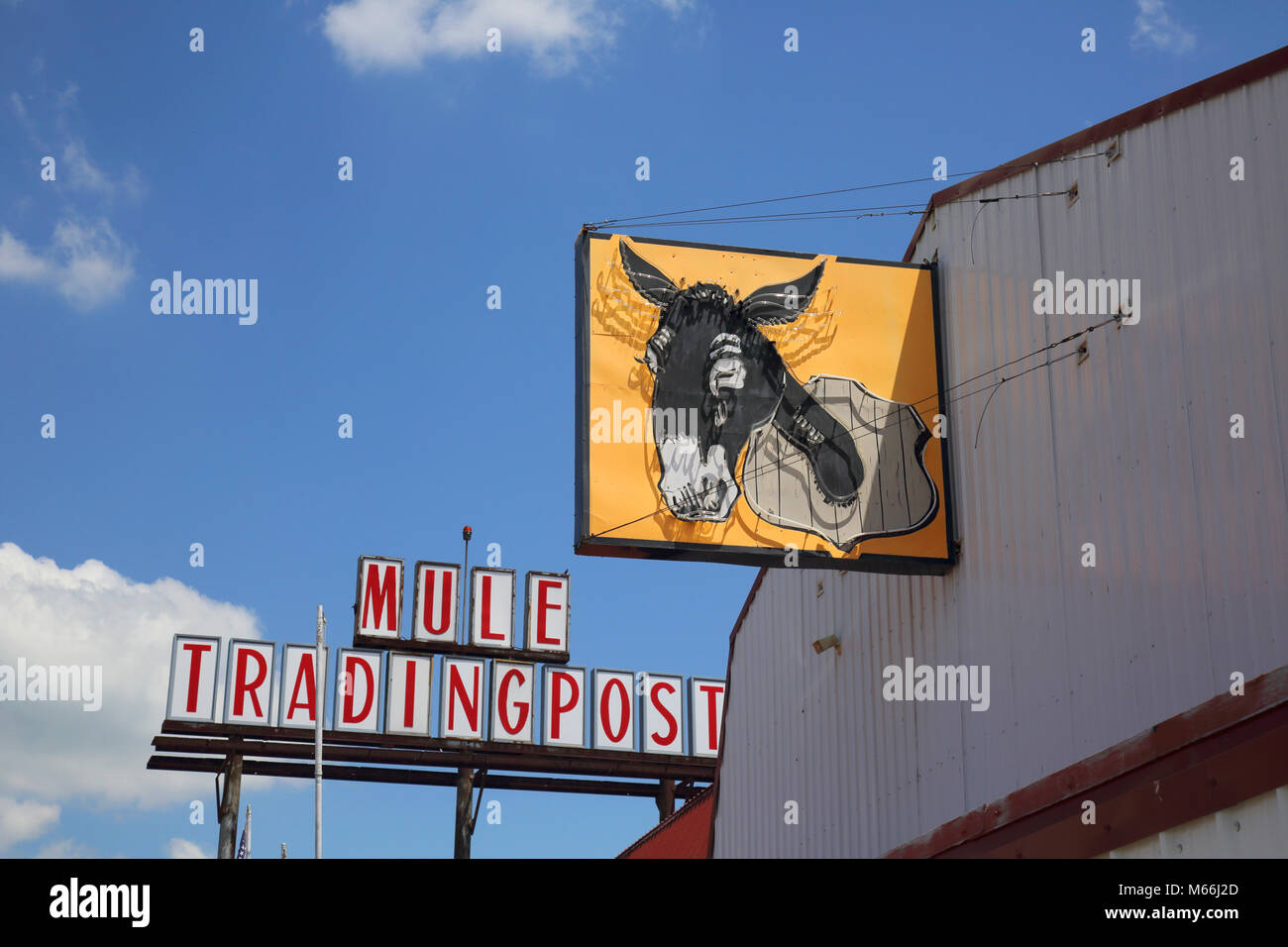 the mule trading post on route 66 in rolla missouri Stock Photo - Alamy