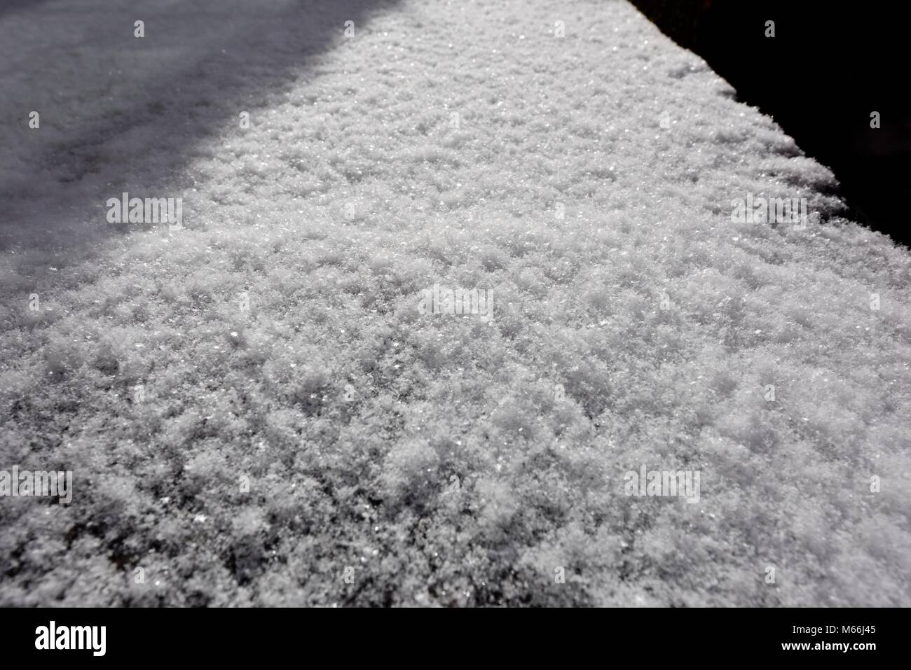 Fresh fallen snow hi-res stock photography and images - Alamy