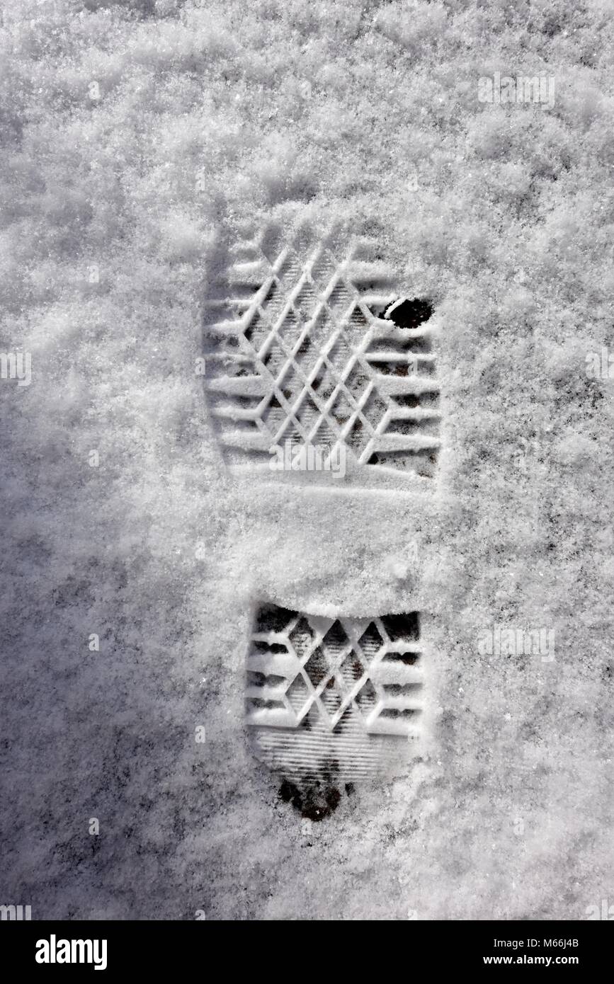 Single Boot print in the snow Stock Photo - Alamy