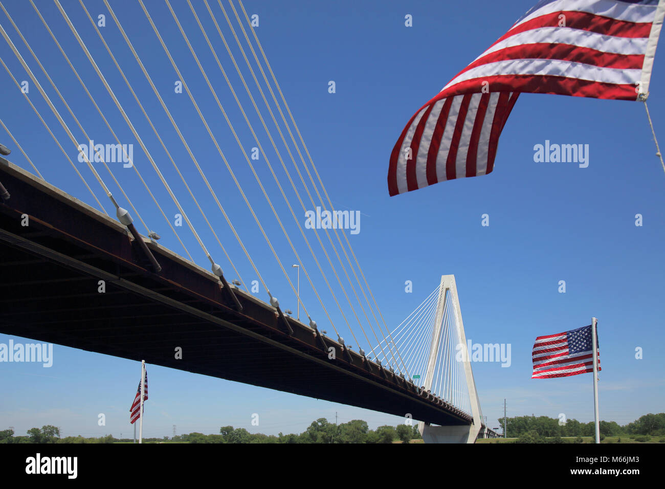 veterans memorial bridge over the mississippi river in st louis ...