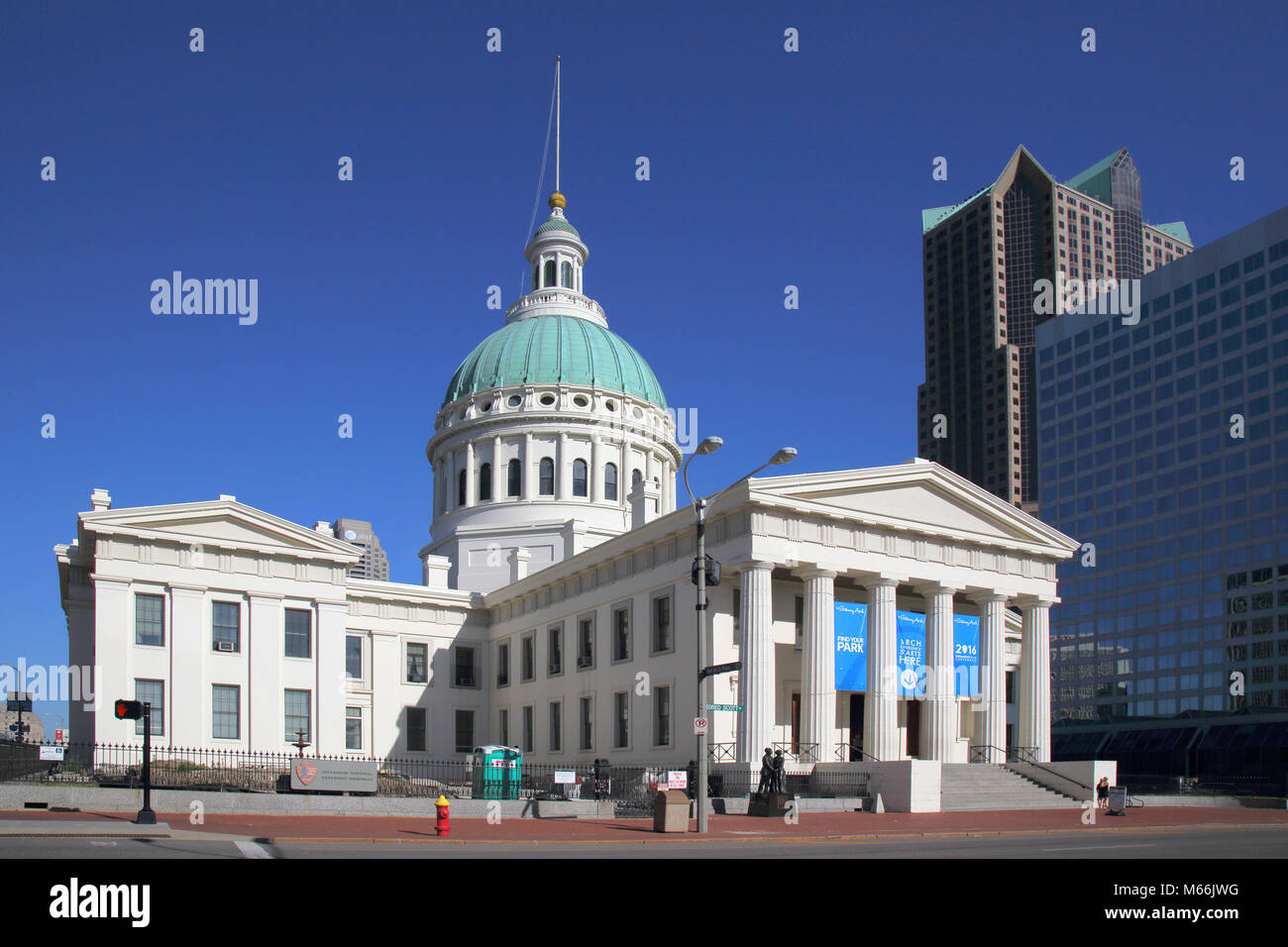 old st louis courthouse in st louis missouri Stock Photo - Alamy