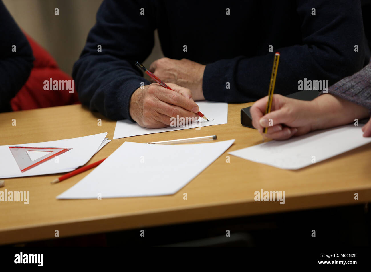 Using pencil and paper hi-res stock photography and images - Alamy