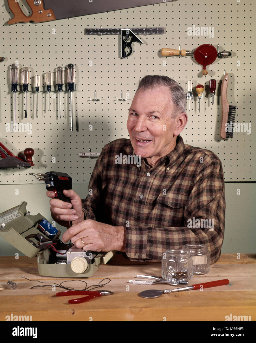 Soldering gun hi-res stock photography and images - Alamy