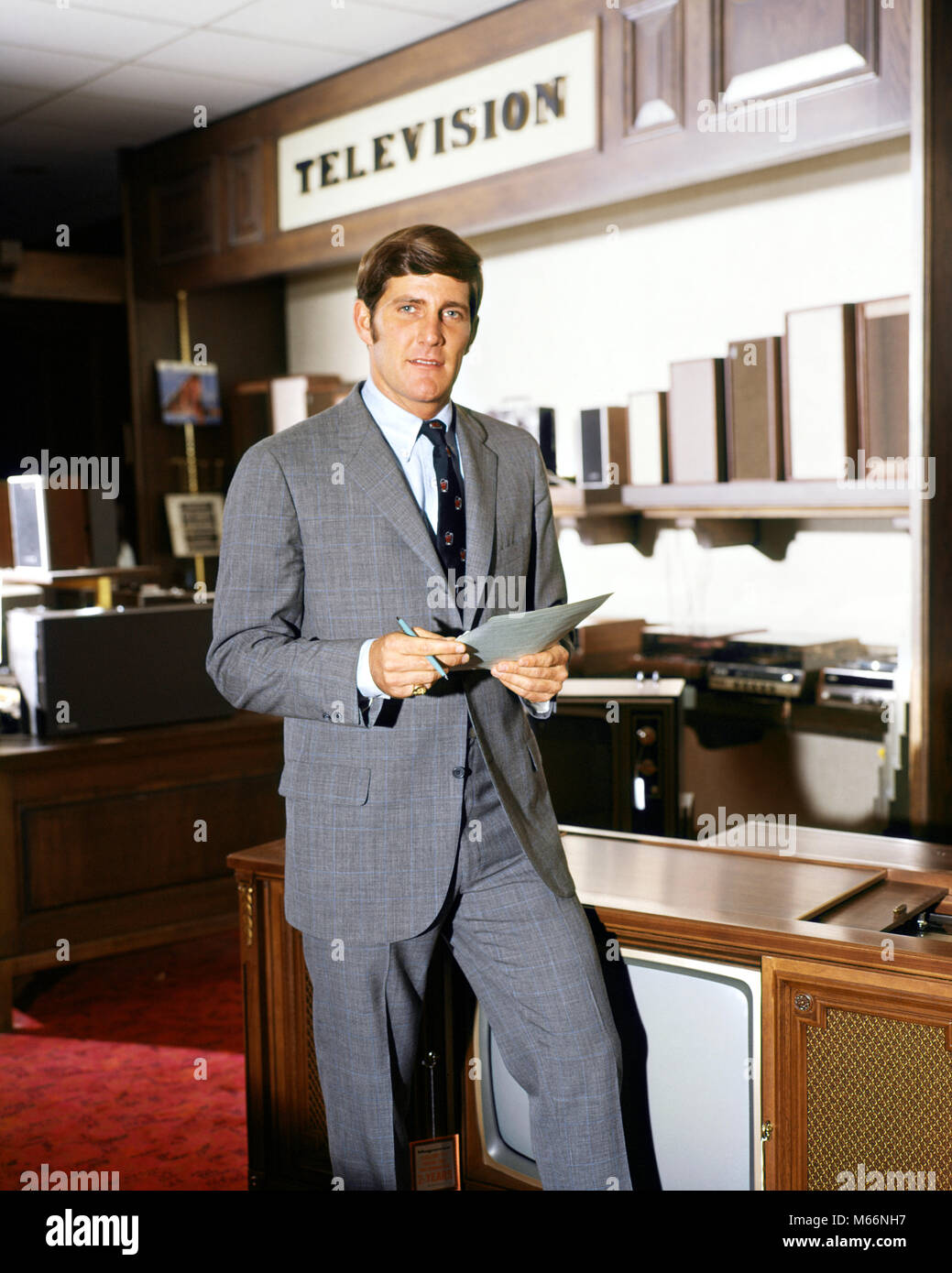 Salesmen 1960s hi-res stock photography and images - Alamy