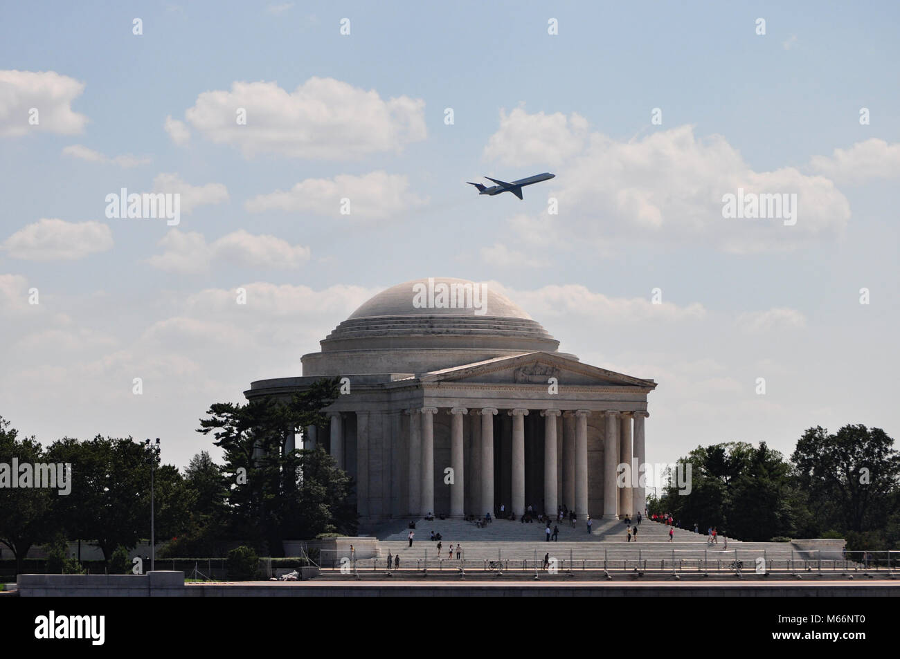 Jefferson Memorial with air plain flying over head Stock Photo - Alamy