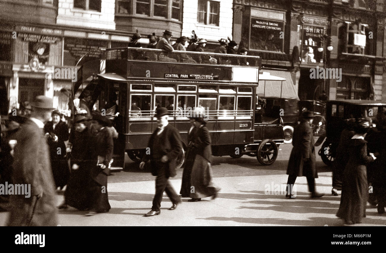 Old fashioned retro vintage bus hi-res stock photography and images - Alamy