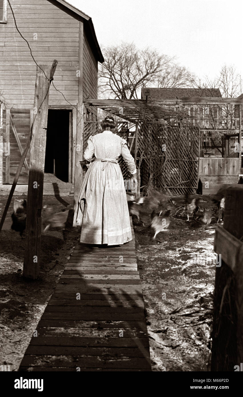 1900 Women On The Farm