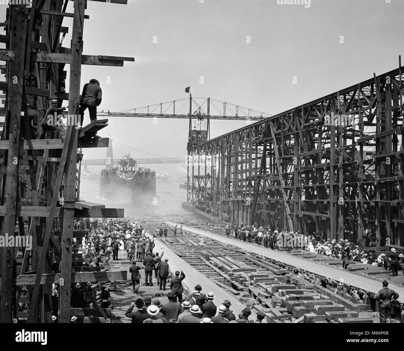 1915 ship Black and White Stock Photos & Images - Alamy