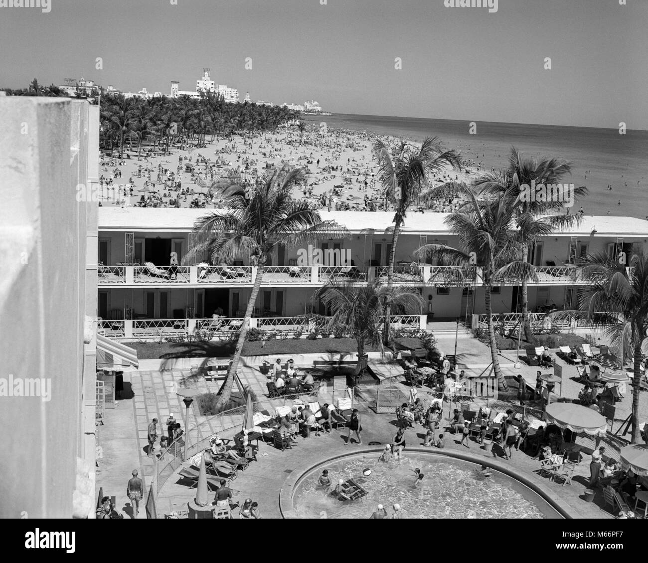 Beach fashion 1950s High Resolution Stock Photography and Images - Alamy