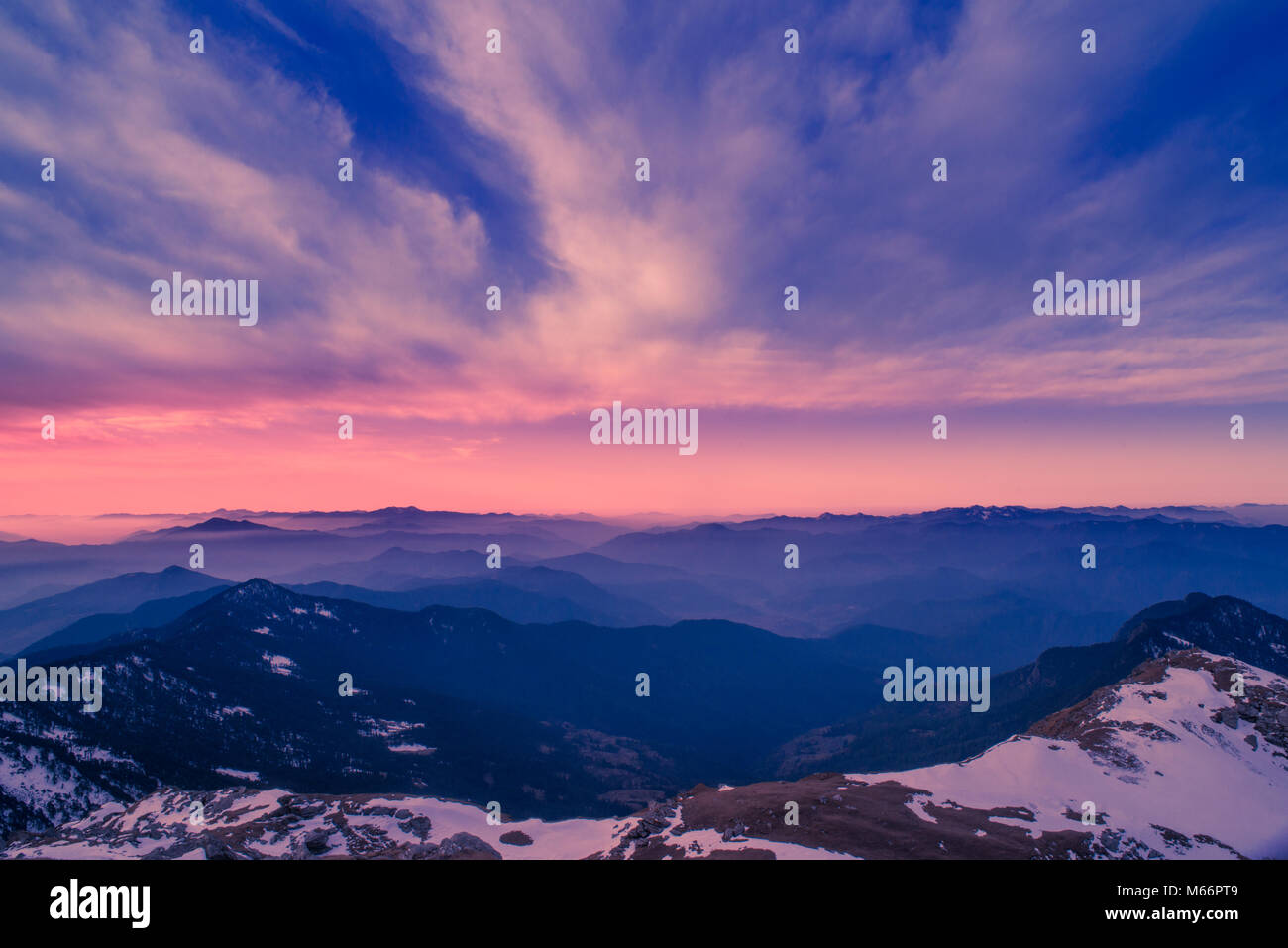 Trekking in winter at Himalaya, Kedarkantha summit, Sankari, North ...