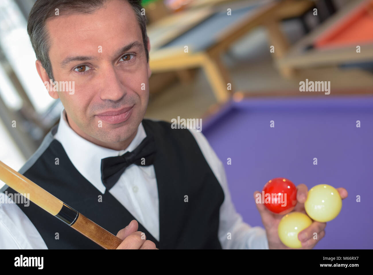 portrait of a man before playing snooker Stock Photo - Alamy