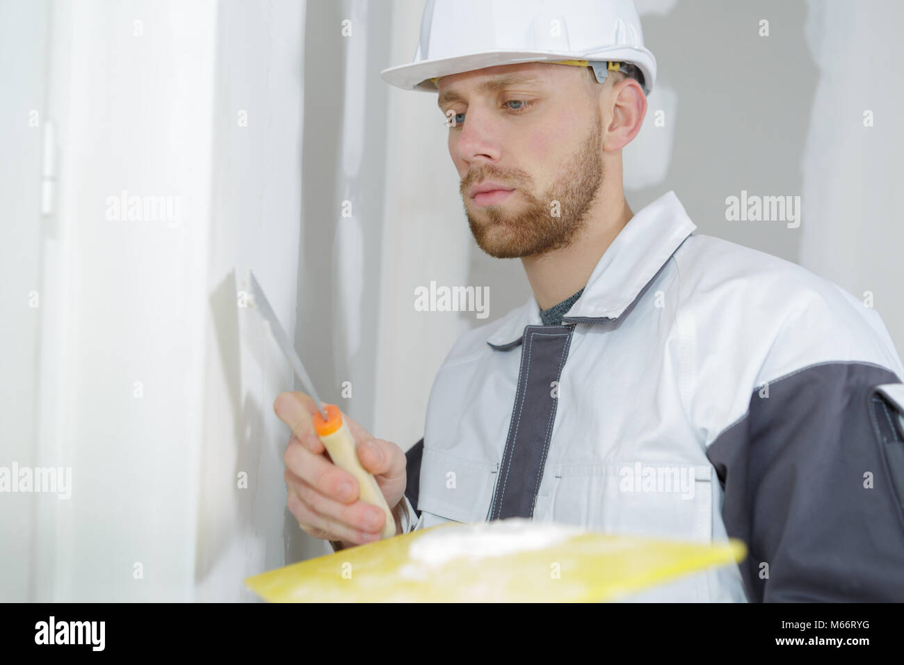 builder filling the wall Stock Photo - Alamy