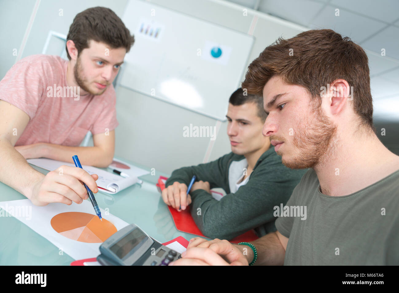 Student chart graph classroom hi-res stock photography and images - Alamy